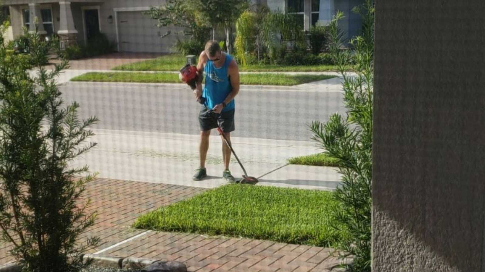 Kind Neighbor Does Military Family’s Yardwork So They Can Cherish Every ...